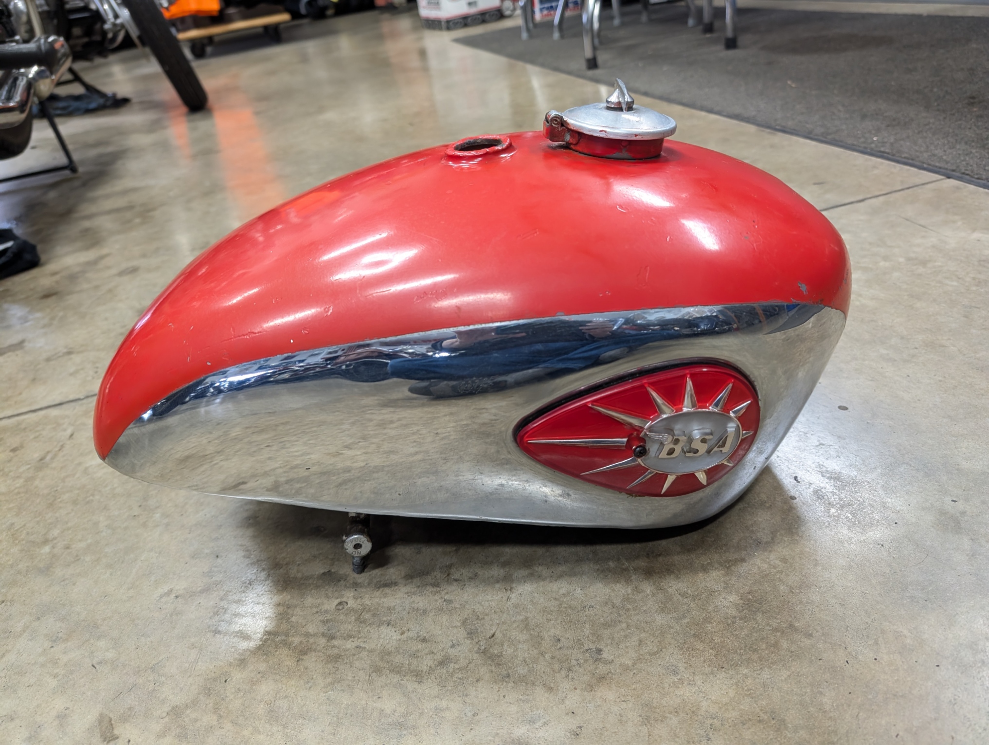 68-8105 BSA A65 Lightning Gas Tank, Red With Badges, 1966 – Morrie's ...