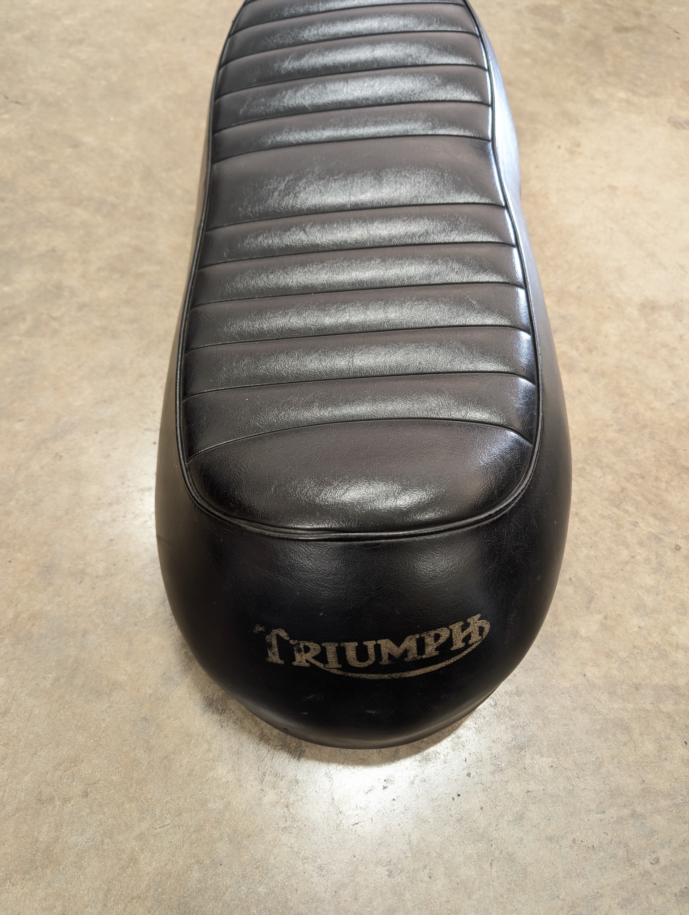 82-7482U Seat, Ribbed, Triumph T100/TR6C/T120/T120TT – USED – Morrie's ...